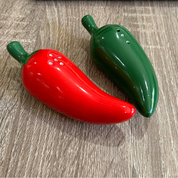 Giftco | Kitchen | New Chili Pepper Ceramic Salt Pepper Shaker | Poshmark
